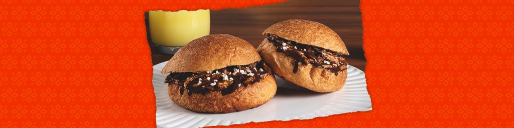 Hojaldras with Mole | Salsas.com